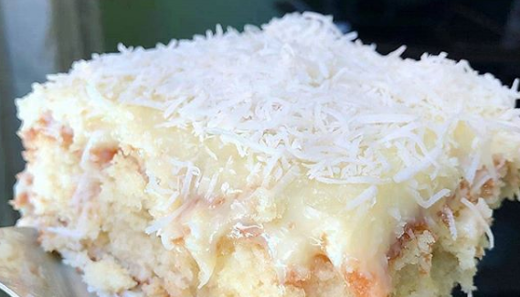 ESSE É O MELHOR BOLO DE DE COCO GELADO, FOFINHO E MOLHADINHO HUMMM ...